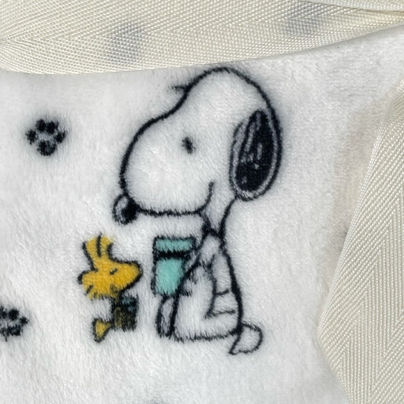 Peanuts | Bedding | Peanuts Snoopy Paw Print Throw Blanket White 9x90 ...